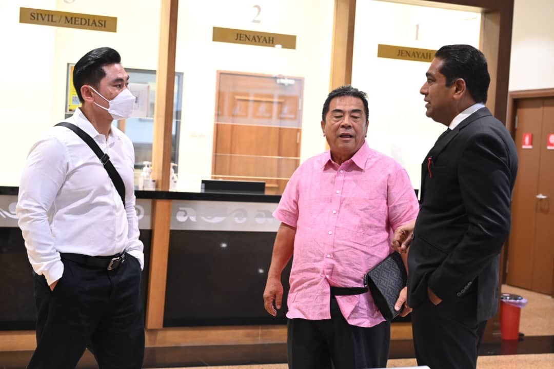 Bekas CEO Bahvest Bhd dan anaknya didakwa di mahkamah, tipu jualan ...