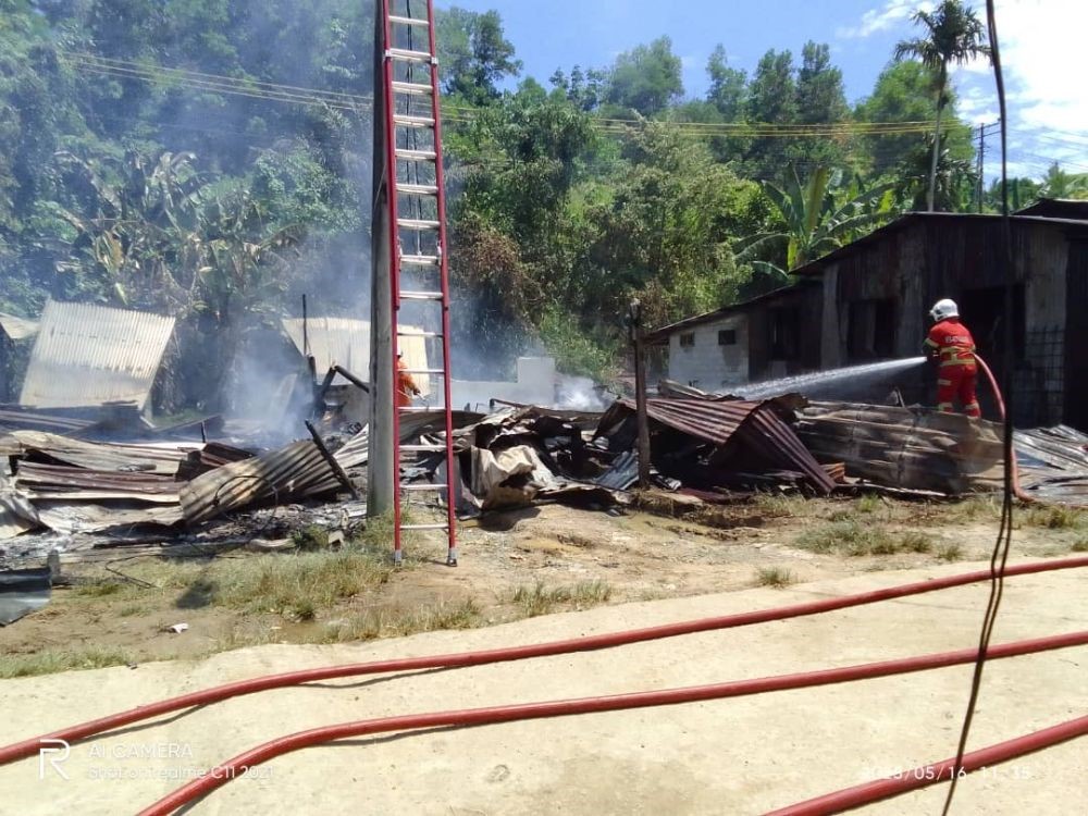 Kebakaran di Kampung Indarason Laut memusnahkan tiga buah rumah